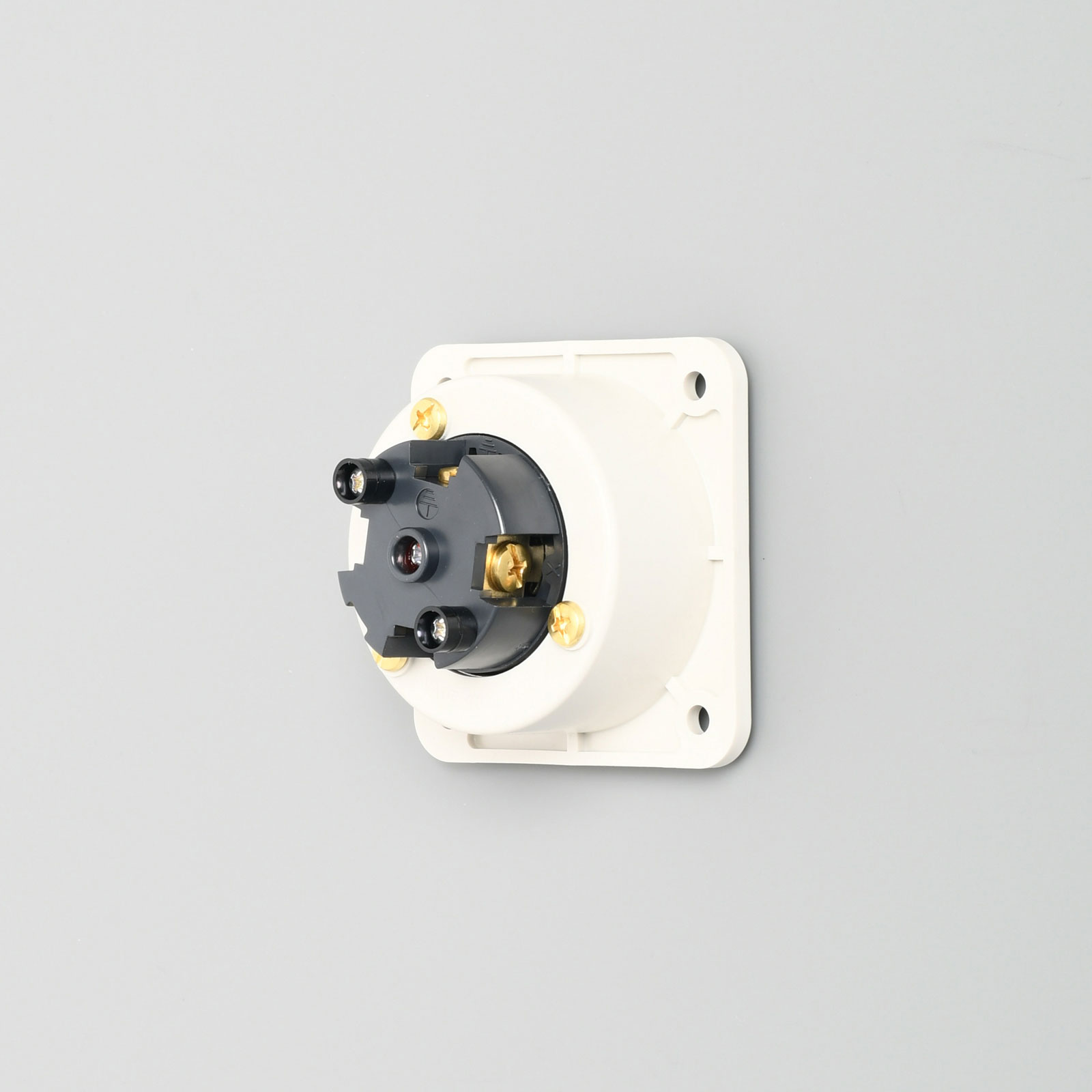 4245N-L16 3-Pole 4-Wire Grounding 20A 480V (NEMA L16-20) Flanged Inlet ...