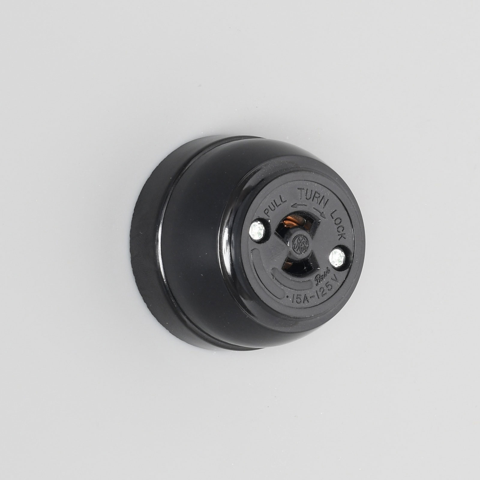 S40 2-Pole 2-Wire 15A 125V Surface Receptacle | AMERICAN DENKI